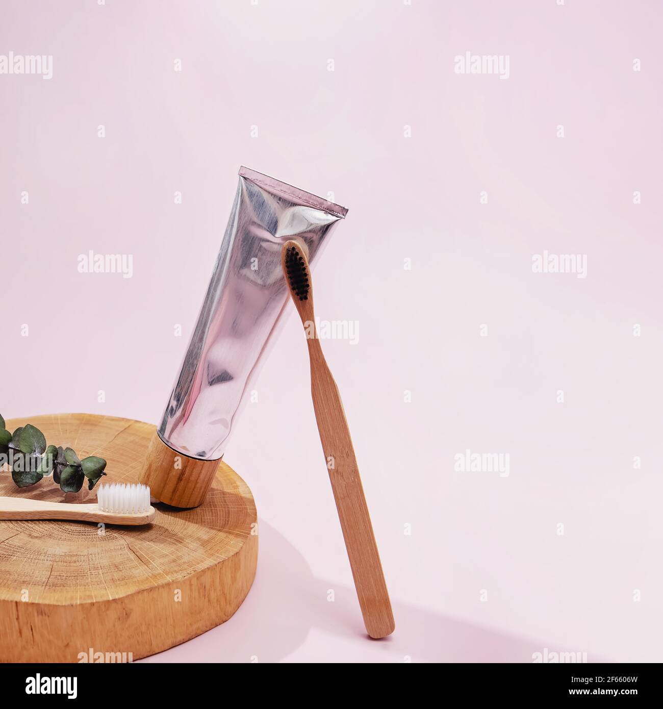 Cleaning wood with toothpaste hi-res stock photography and images - Alamy