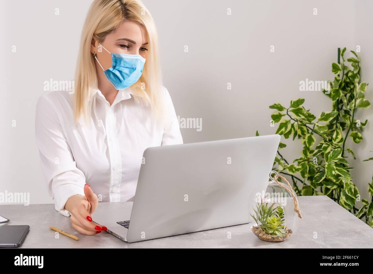 Young business woman working from home, wearing protective mask Stock ...