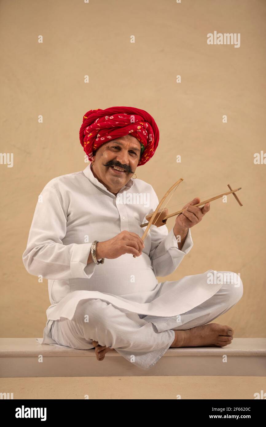 Ektara instrument hi-res stock photography and images - Alamy