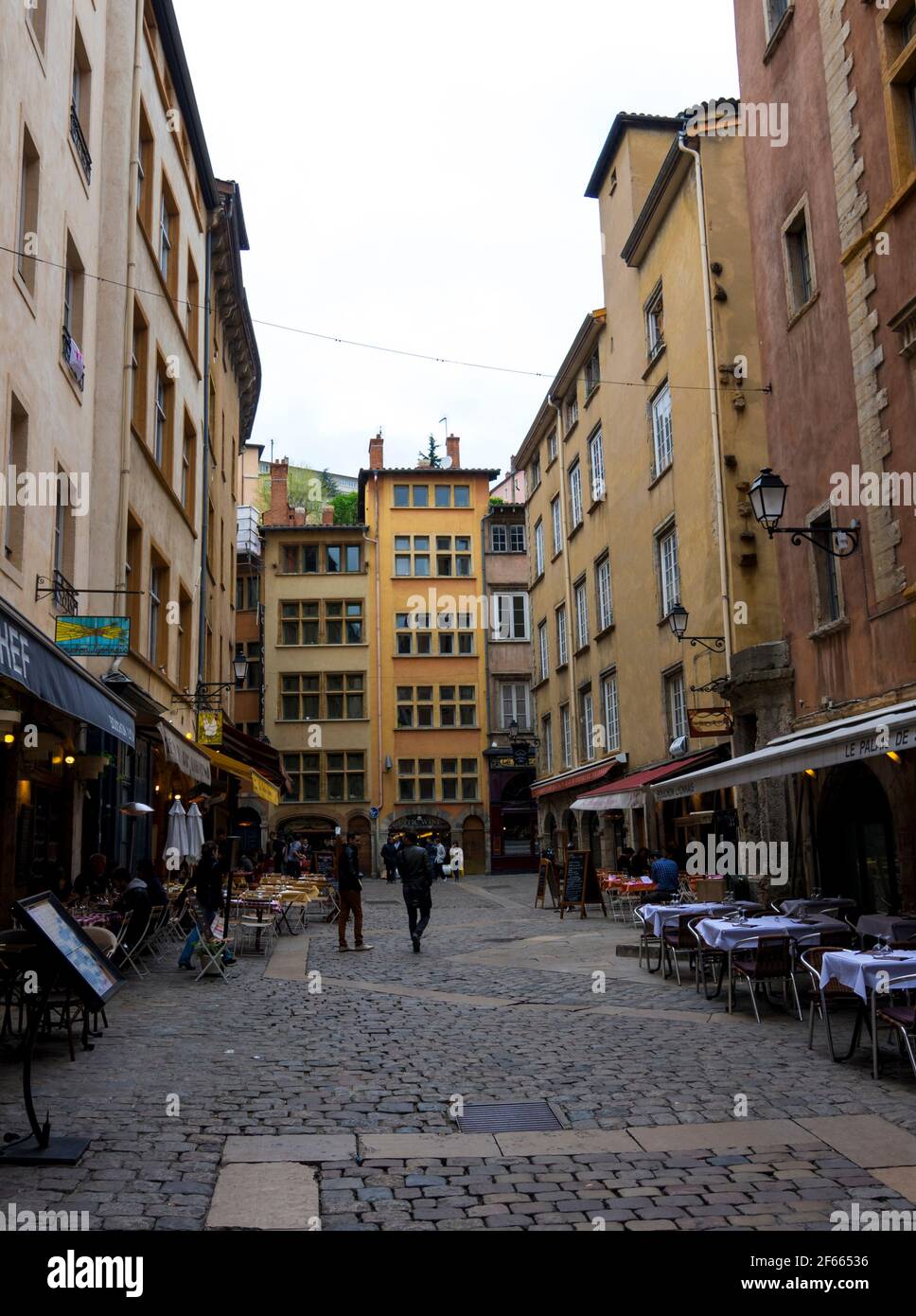Old buildings lyon hi-res stock photography and images - Alamy