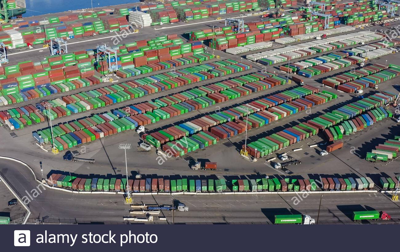Loading Shipping Containers High Resolution Stock Photography and ...