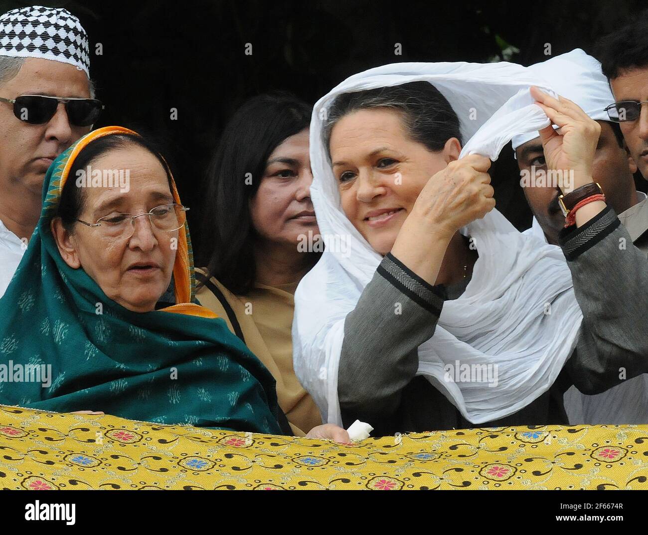 Congress president sonia gandhi hi-res stock photography and images - Alamy