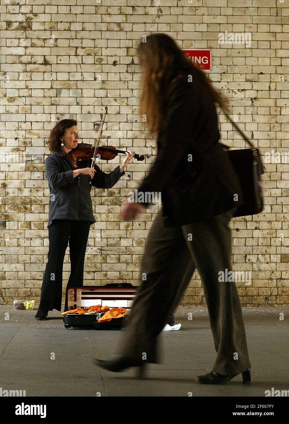 Celebrated violinist Tasmin Little busking on the outskirts of waterloo ...