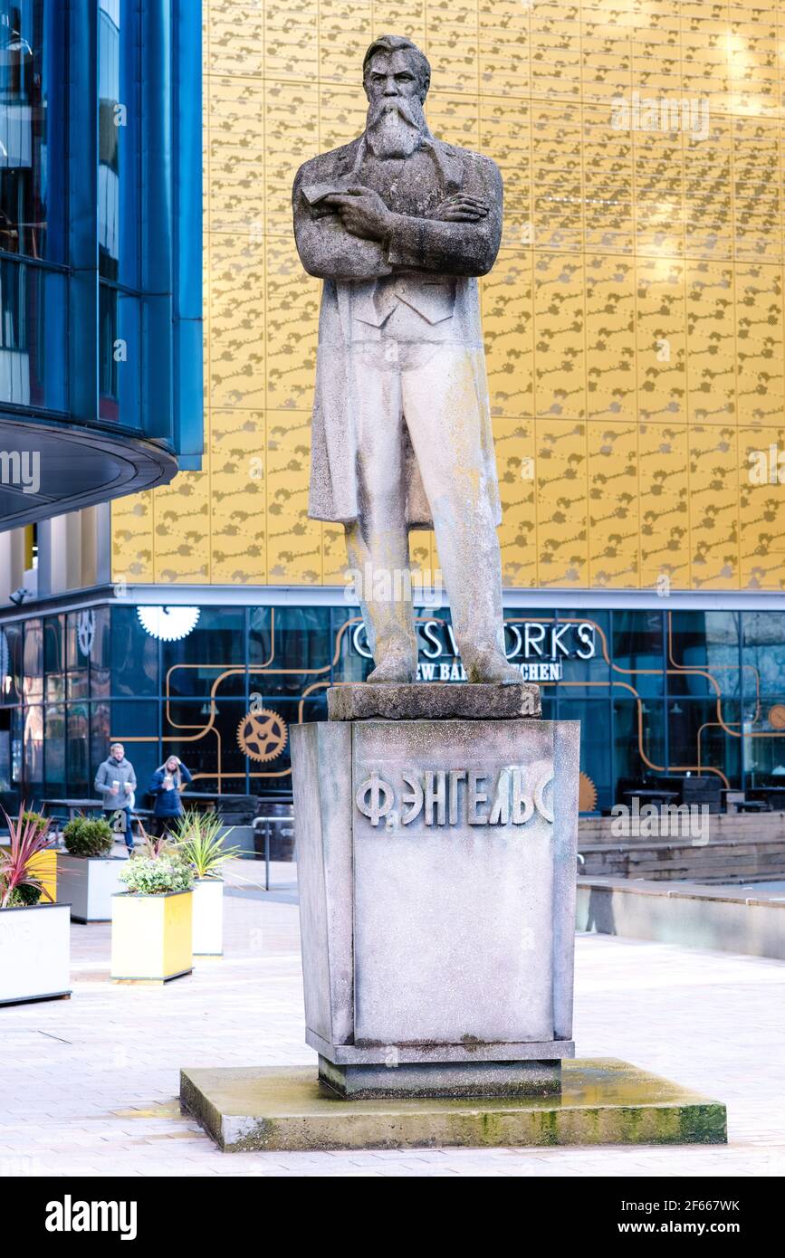 Friedrich Engels Statue. Tony Wilson Place, Manchester, England Stock ...