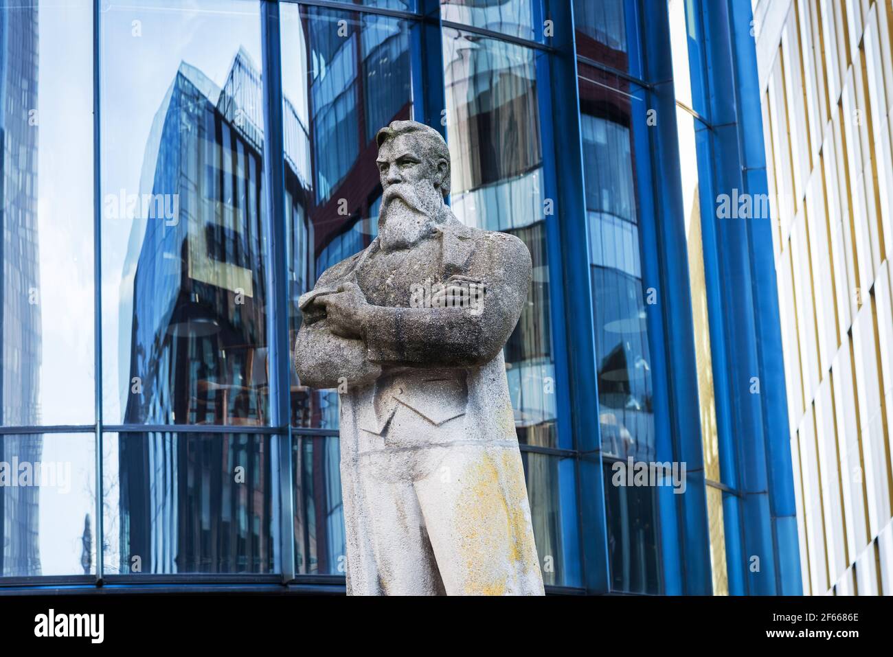 Friedrich Engels Statue. Tony Wilson Place, Manchester, England Stock ...