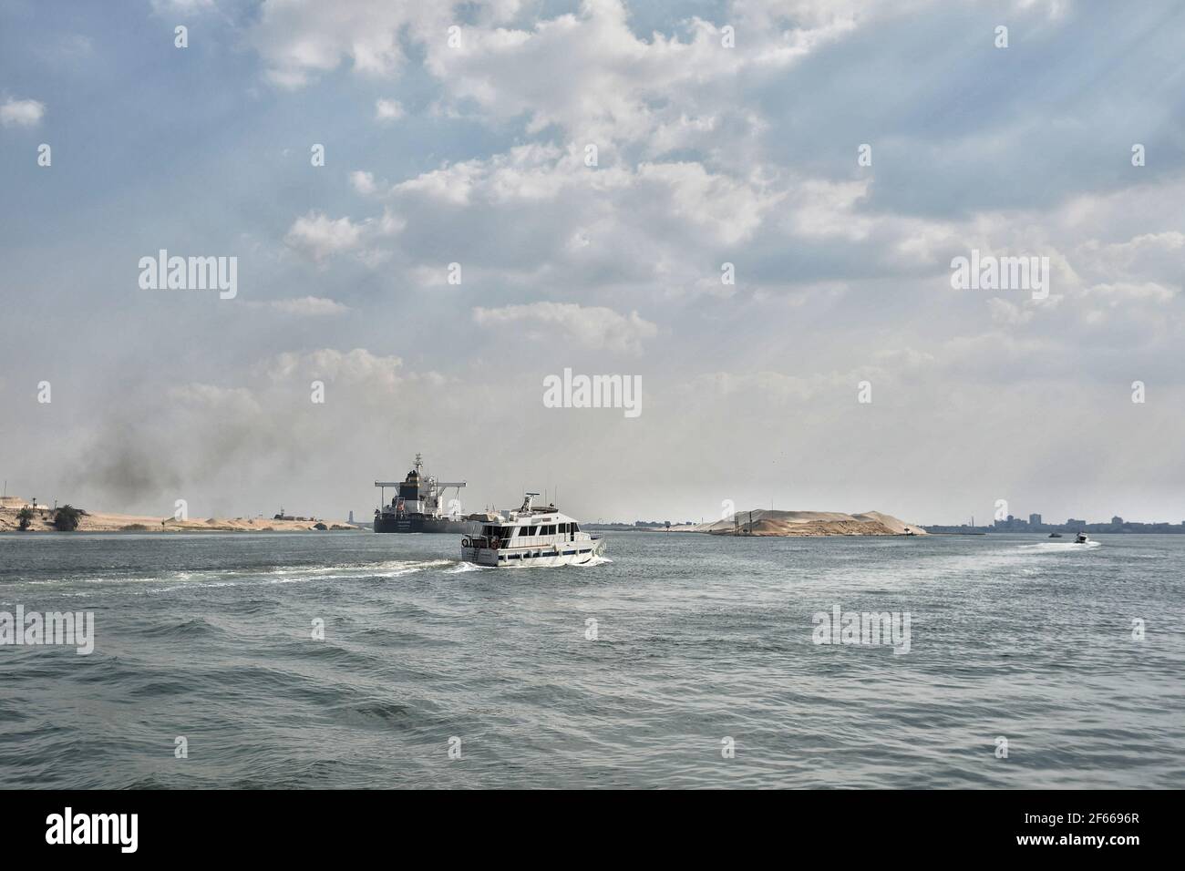 Ever given ship blocking the suez canal hi-res stock photography and ...