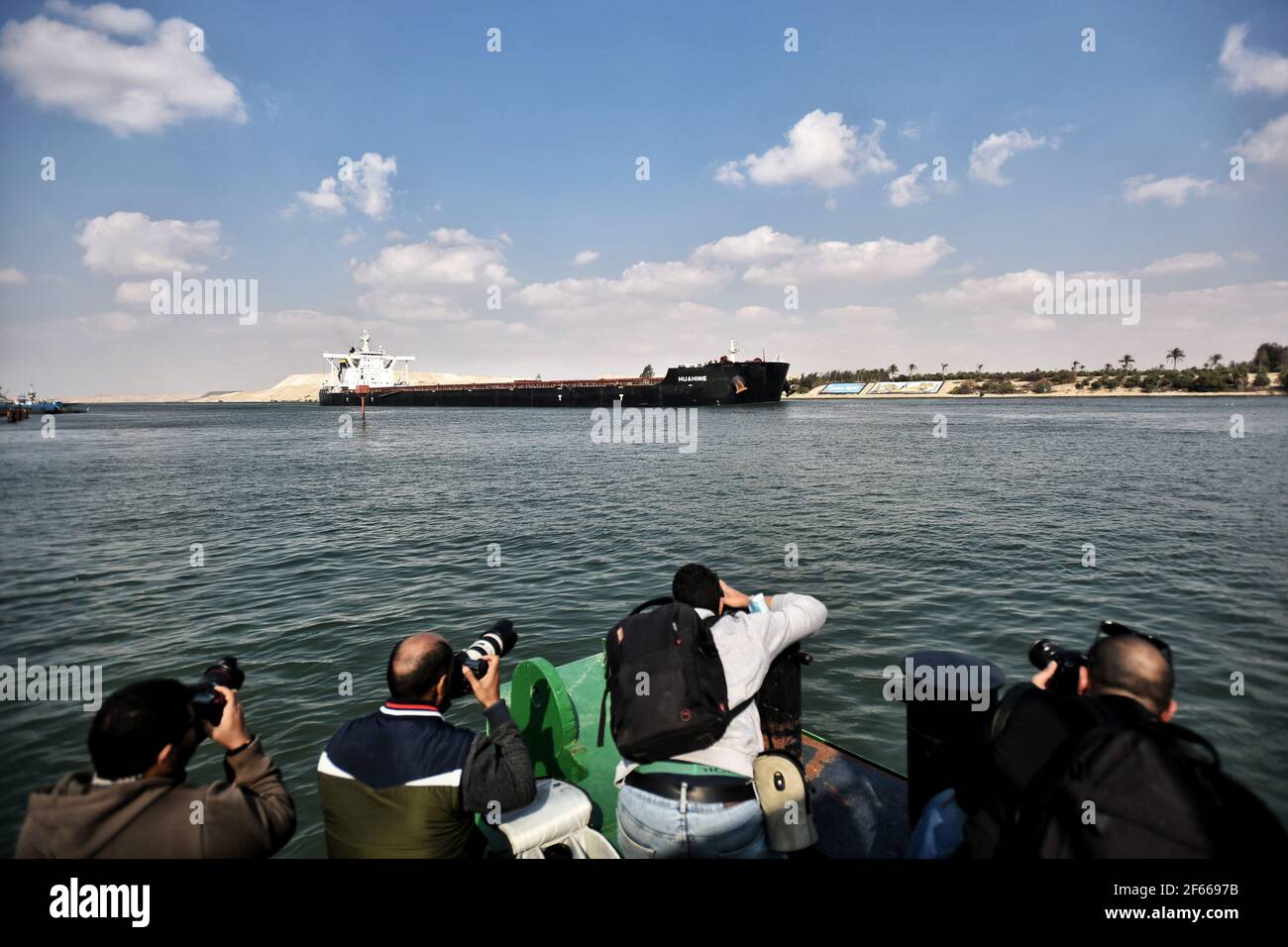 Ever given ship blocking the suez canal hi-res stock photography and ...