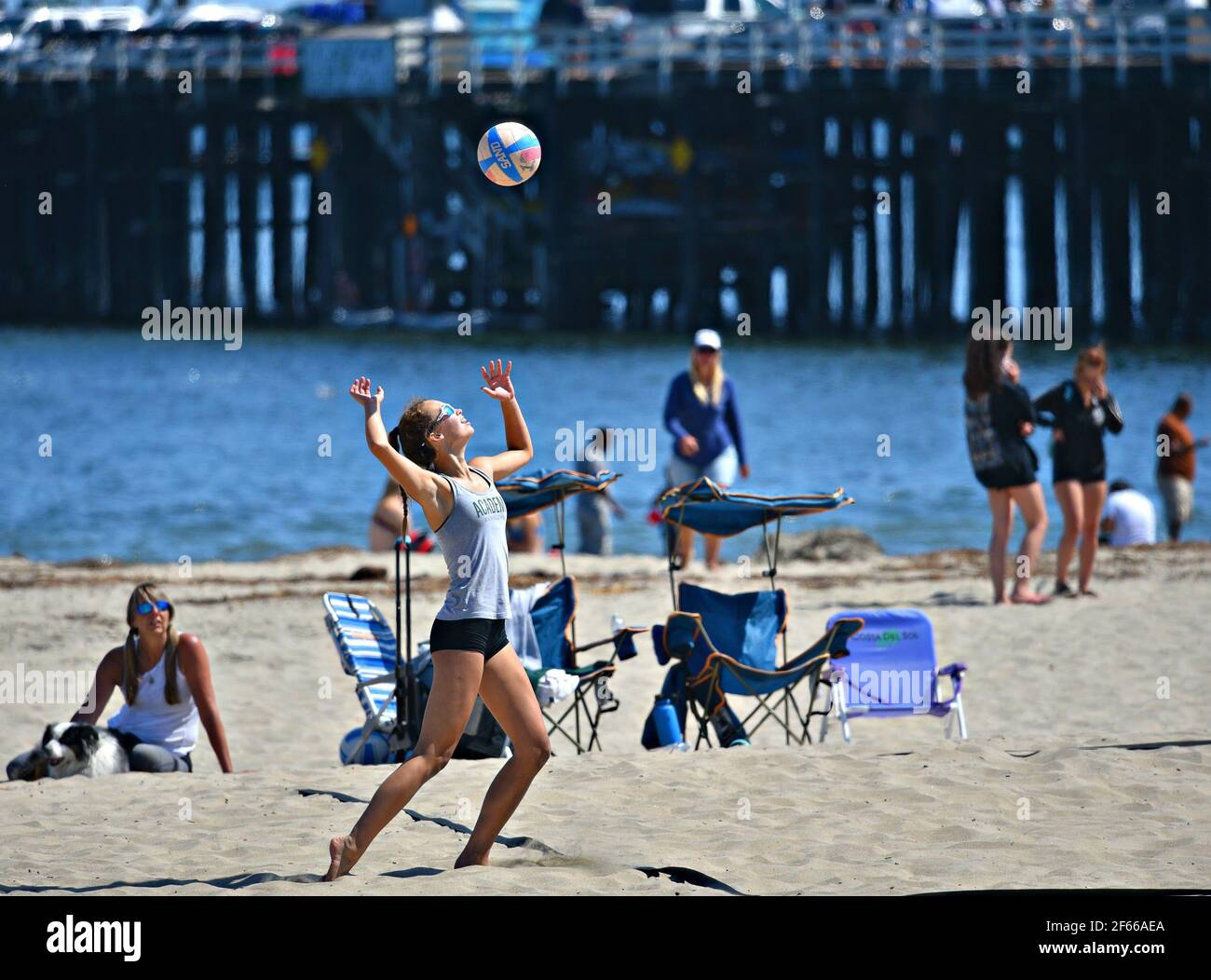 Young female Beach Volley player playing volley ball on the sandy beach ...
