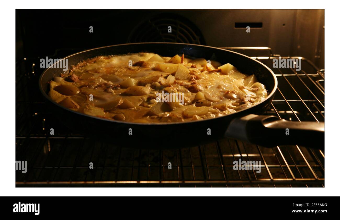 Simon Usborne cooks a pack lunch and eats in the office. Tuna and Onion ...