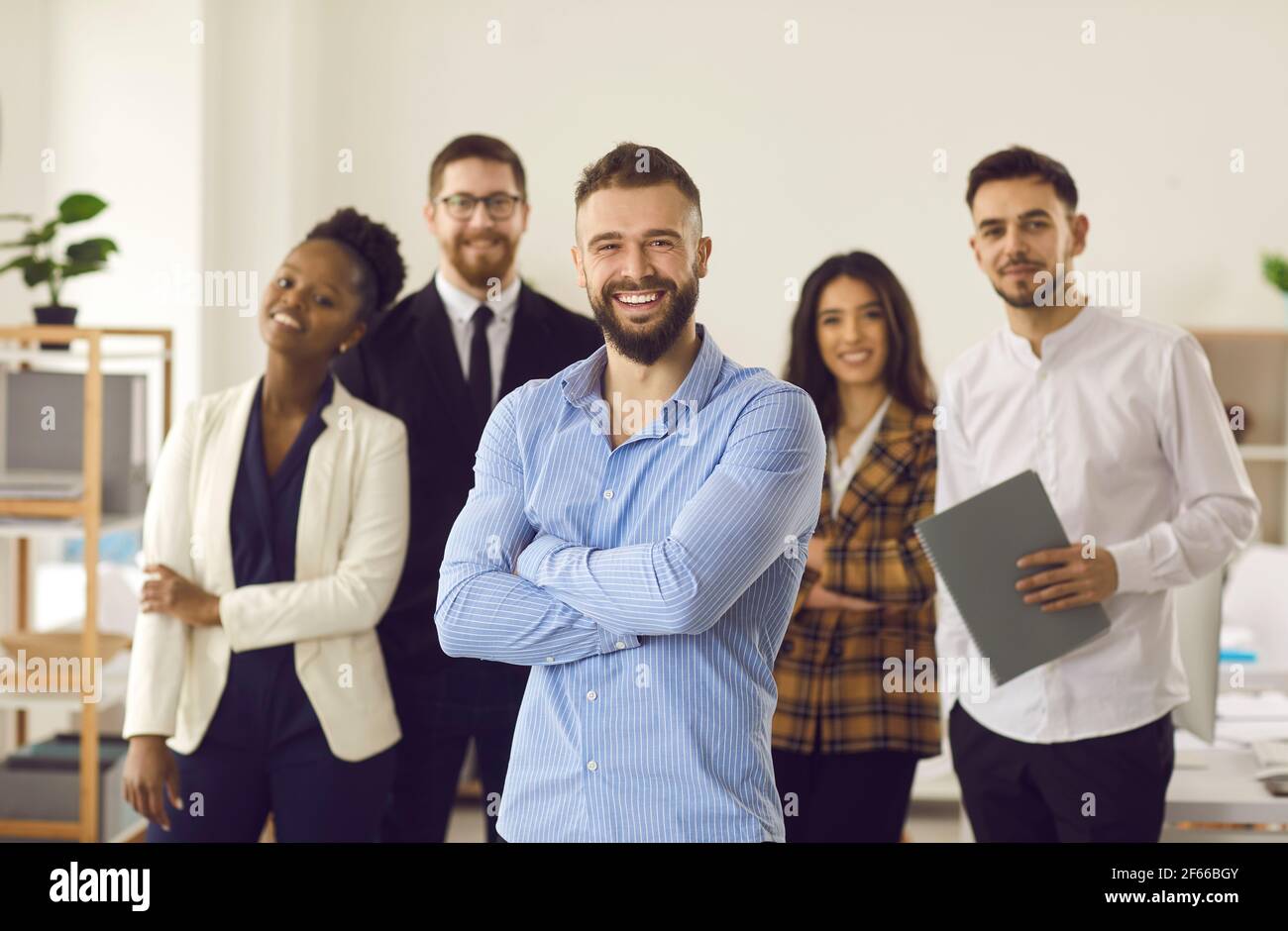 Happy smiling employees hi-res stock photography and images - Alamy