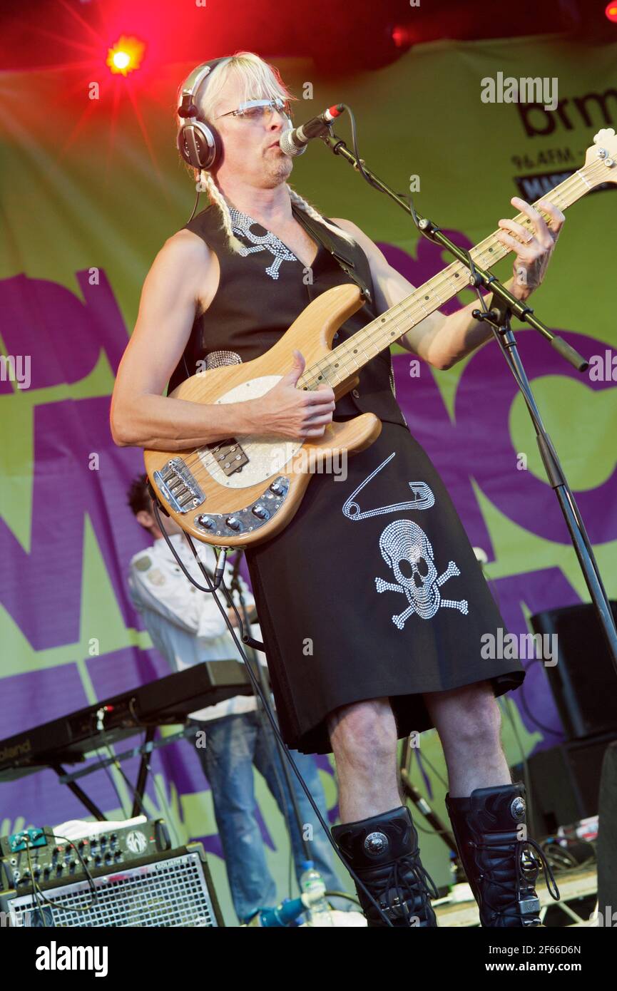 Kajagoogoo bass player hi-res stock photography and images - Alamy
