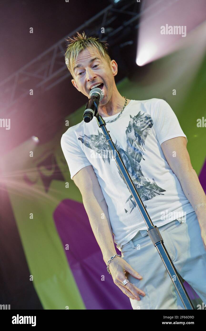 Kajagoogoo lead vocalist hi-res stock photography and images - Alamy