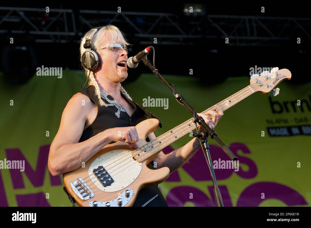 Kajagoogoo bass player hi-res stock photography and images - Alamy