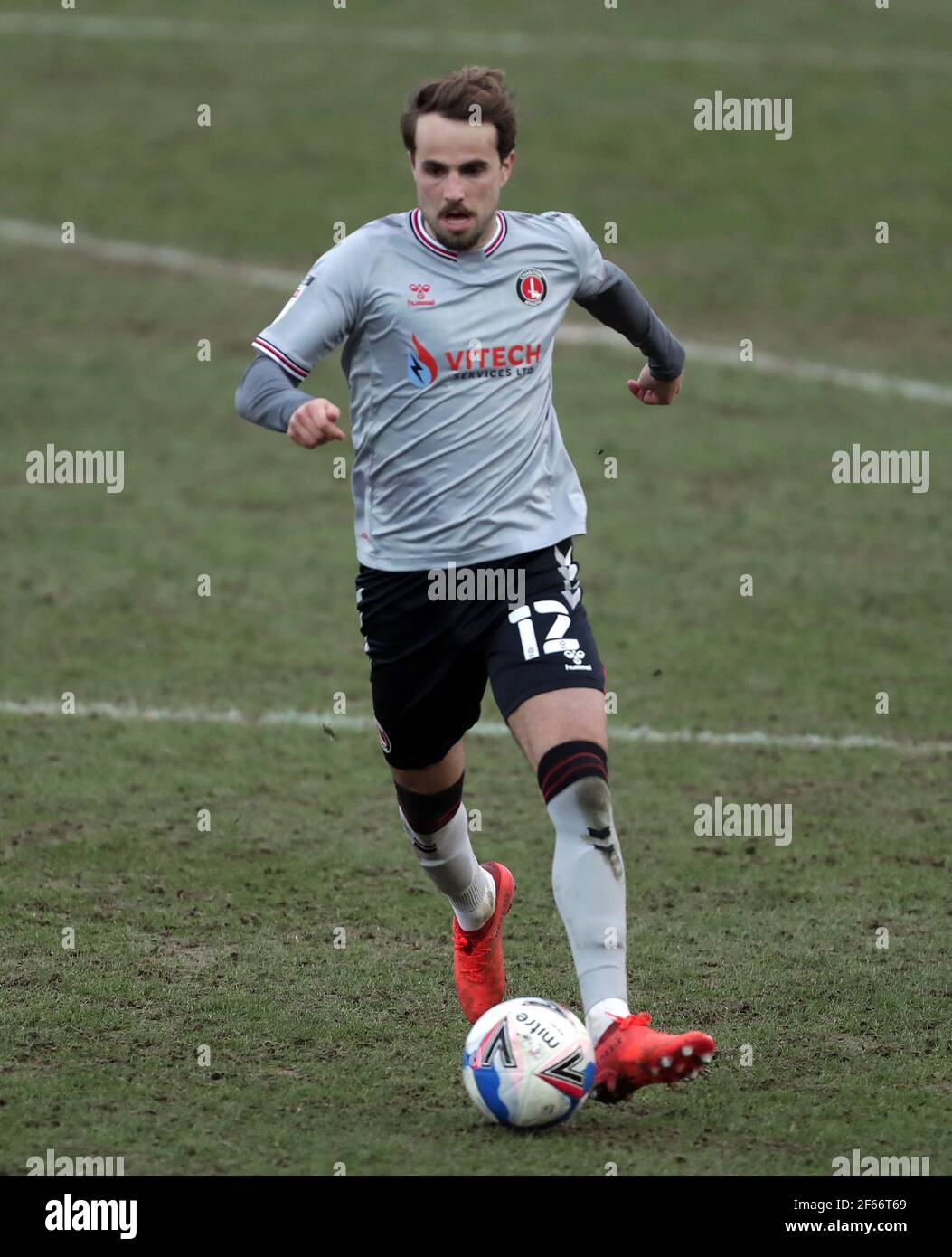Charlton athletics andrew shinnie hi-res stock photography and images ...