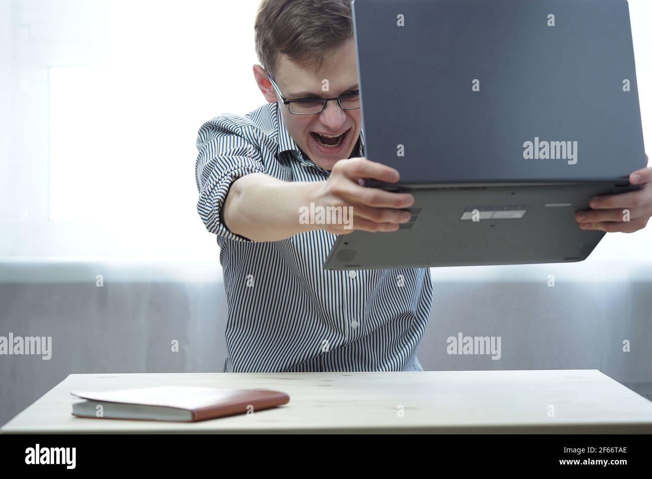 Angry man at computer hi-res stock photography and images - Alamy