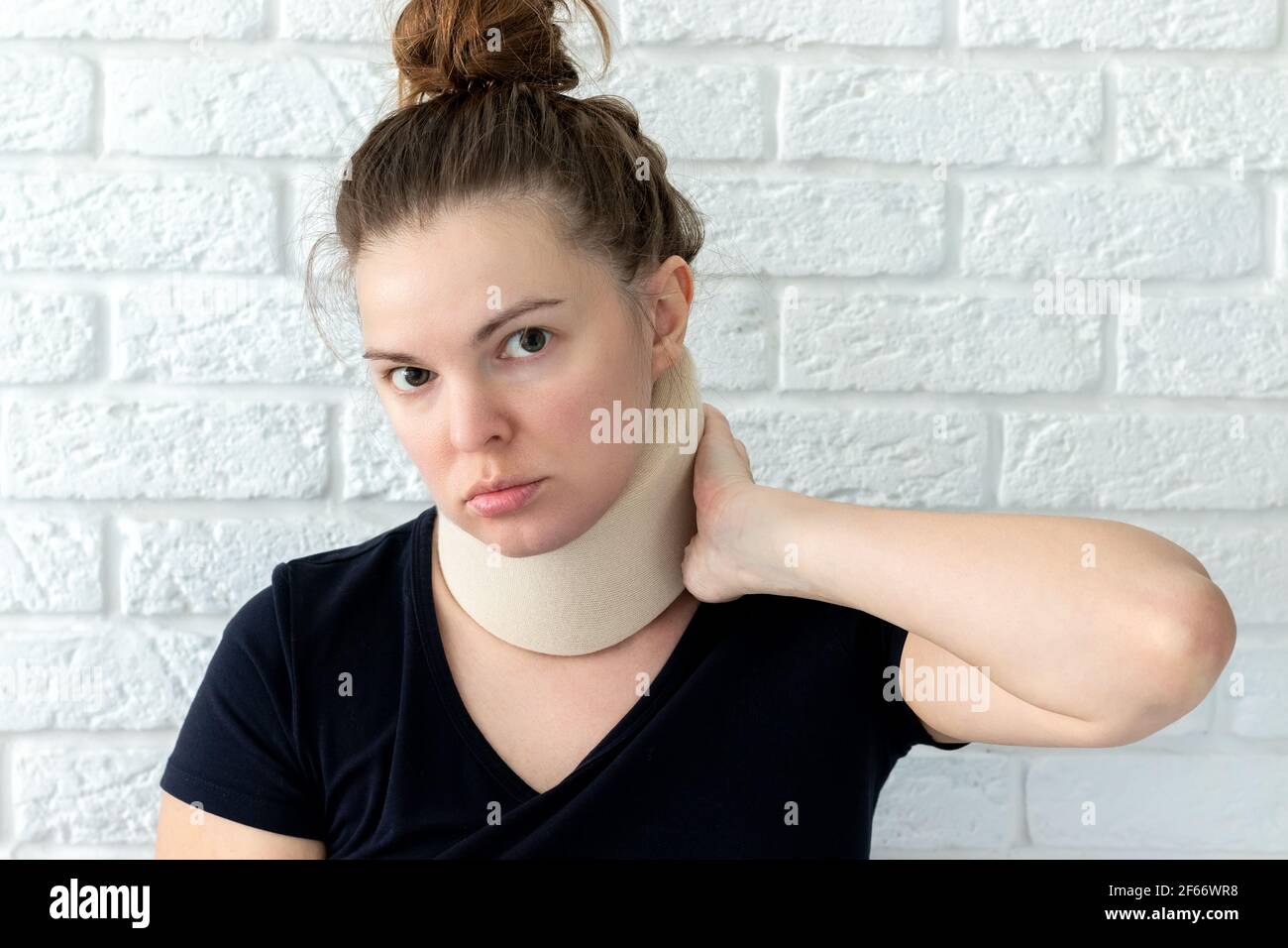 Cervical spine collar hi-res stock photography and images - Alamy