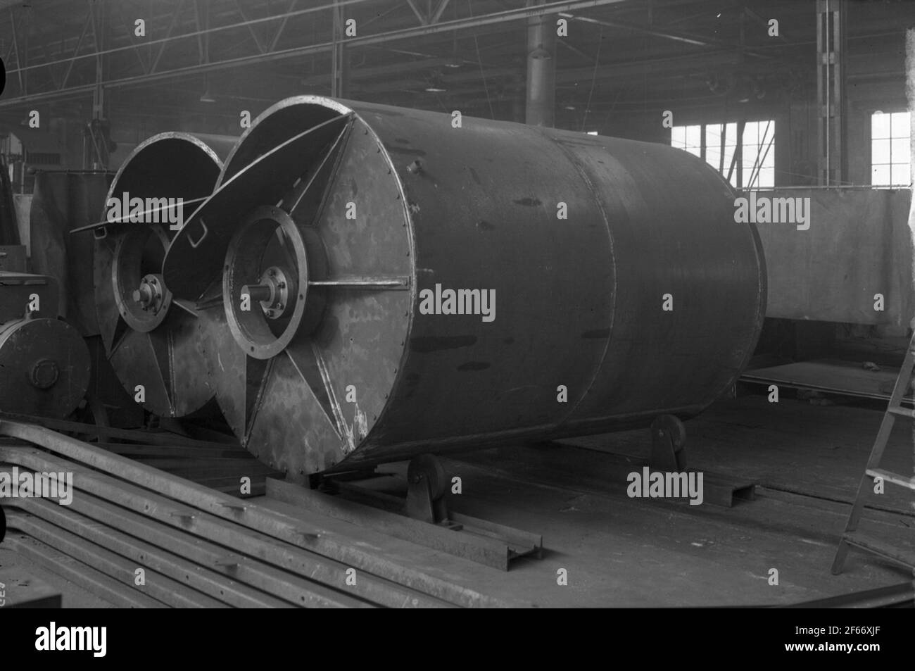 5 ton Black and White Stock Photos & Images - Alamy