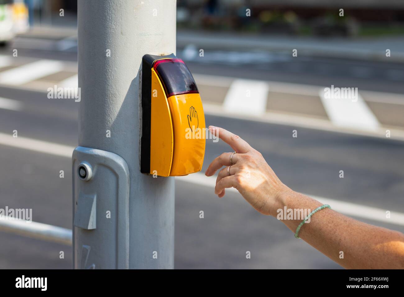 Dont push warning sign hi-res stock photography and images - Alamy