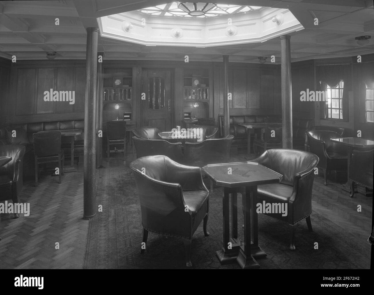 S / S "Queen Victoria", first class smoking salon Stock Photo - Alamy