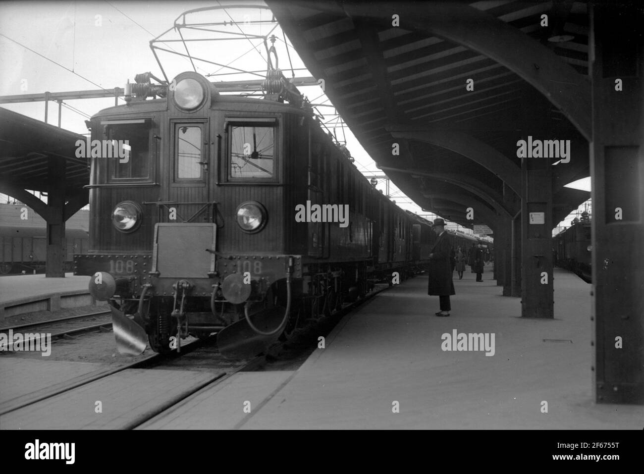 State Railways SJ DS 108. Platform 5 Stock Photo - Alamy