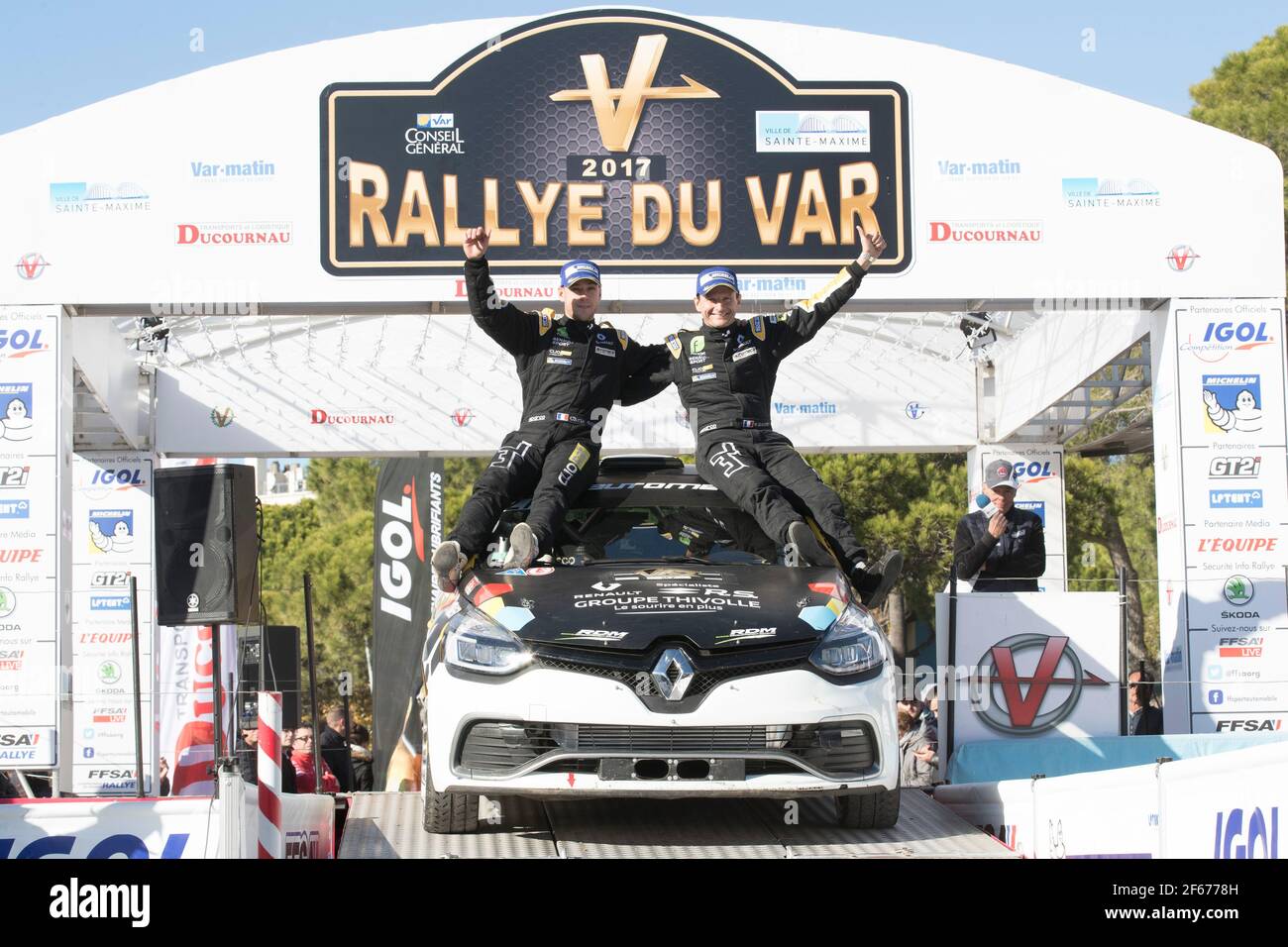 27 GUIGOU Manu GUIEU Christopher Renault Clio RS ambiance portrait ...