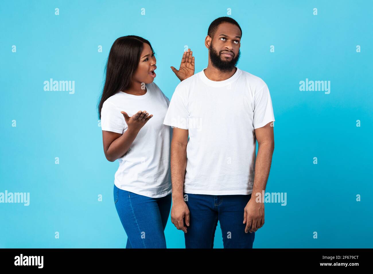 Black couple arguing, woman yelling at her boyfriend Stock Photo - Alamy