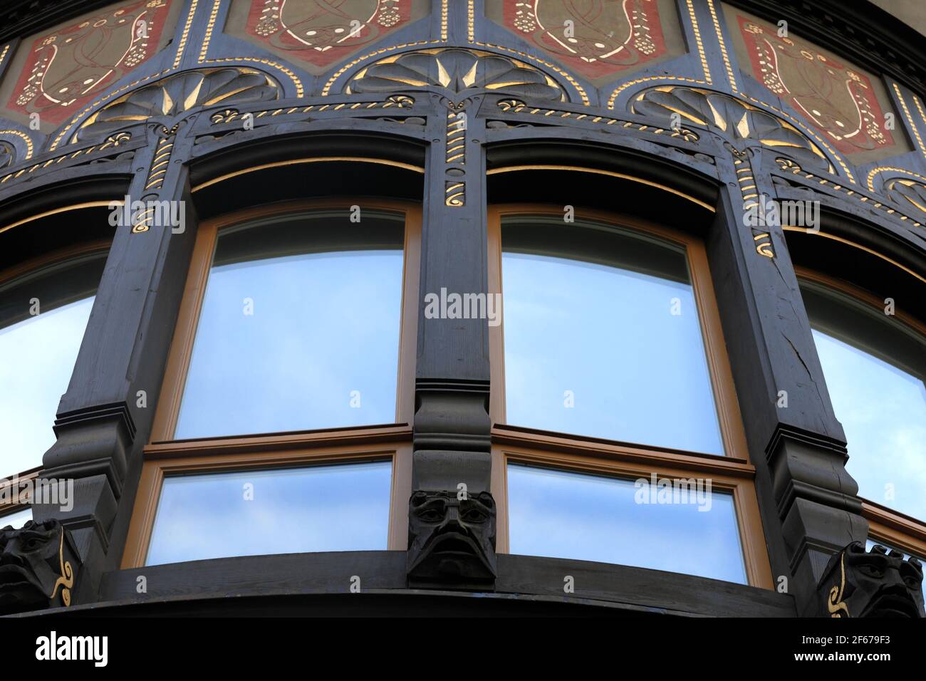 Windows of a palace in Prague, Czech republic Stock Photo - Alamy