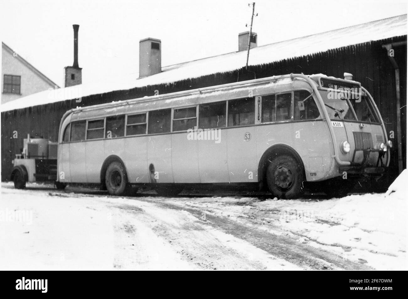 The state's railways, SJ bus 1219 with gauge units. SJ Trailer 6645 ...