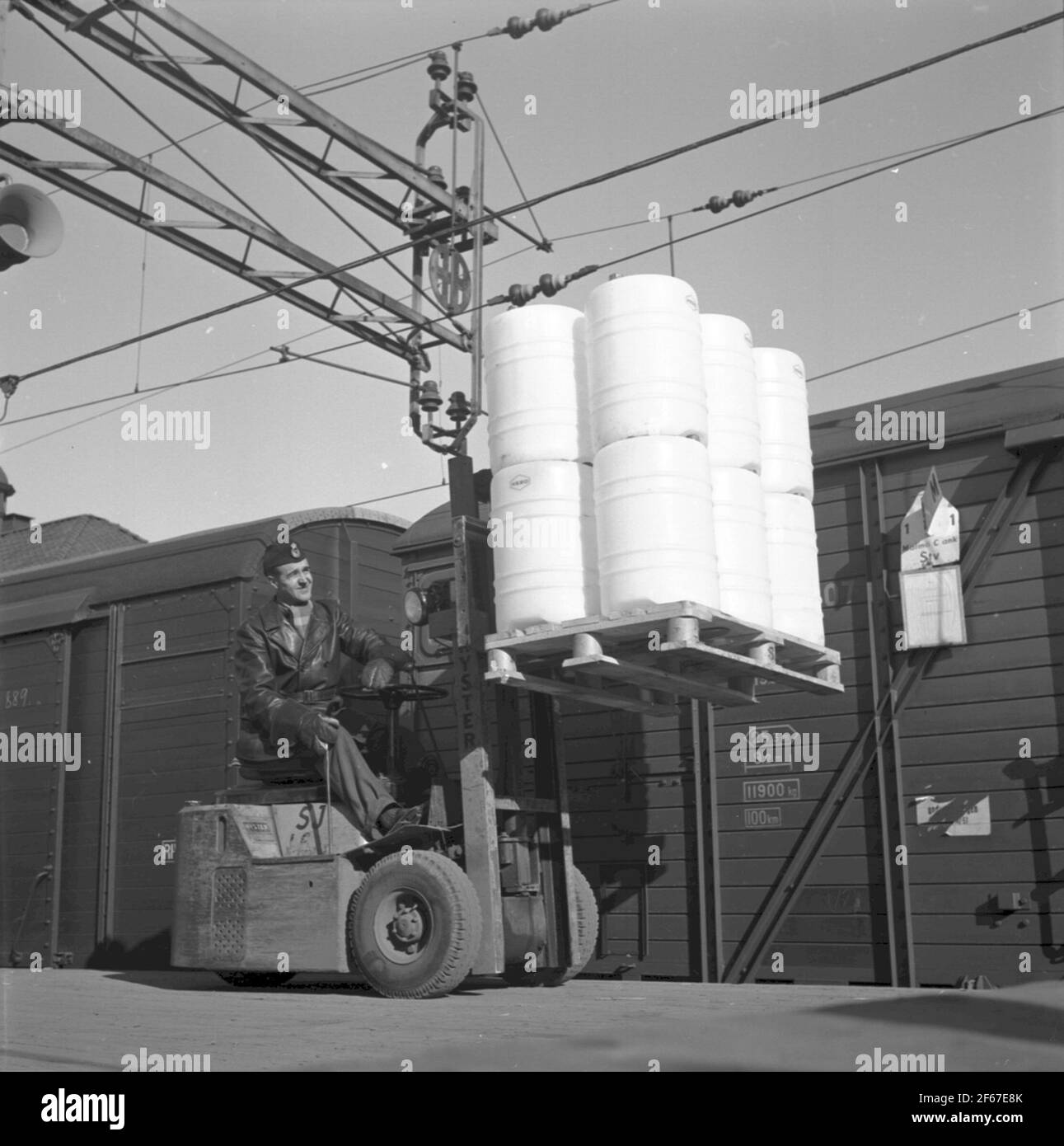 Palletized load handling hi-res stock photography and images - Alamy