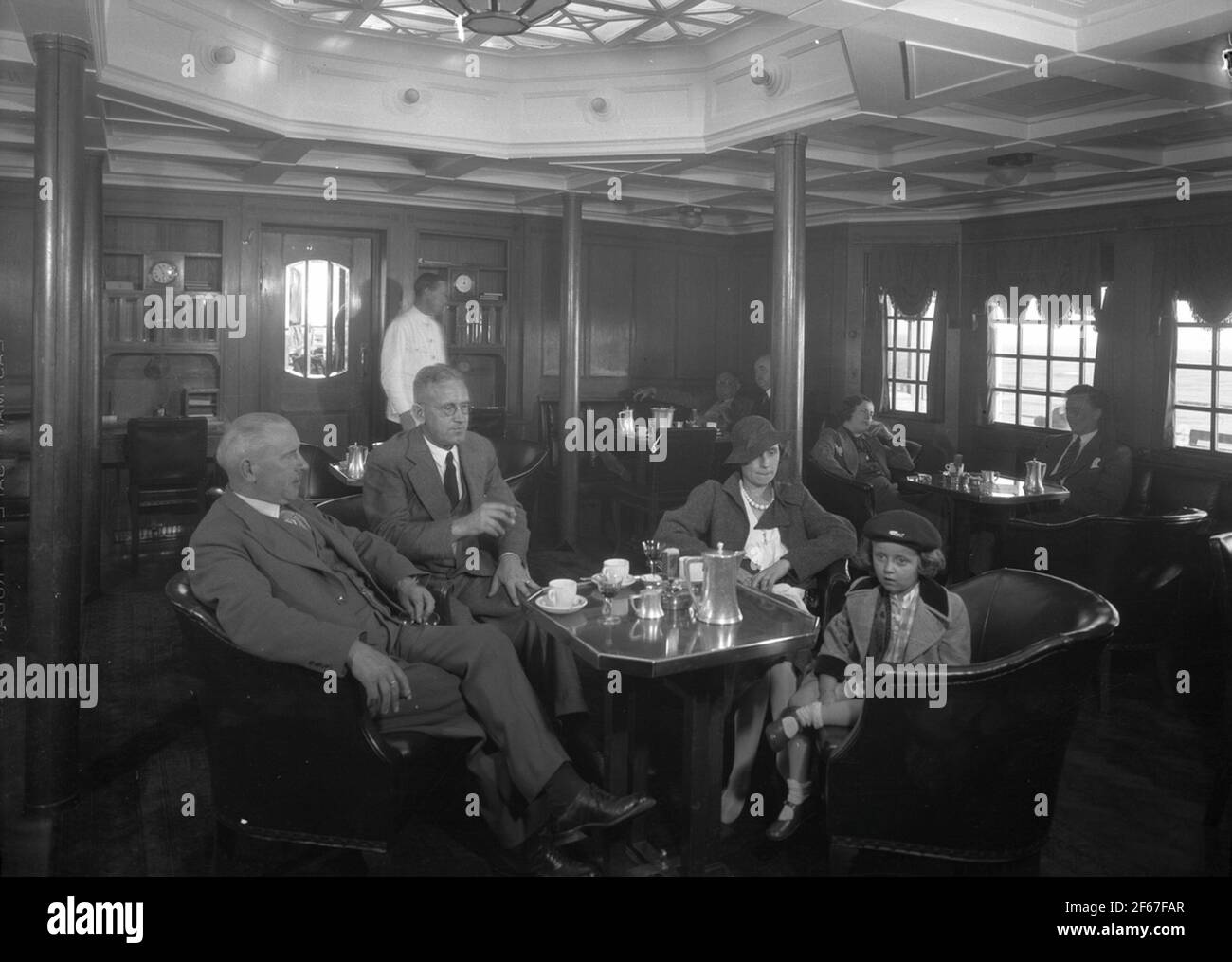 S / S "Queen Victoria", first class smoking salon Stock Photo - Alamy