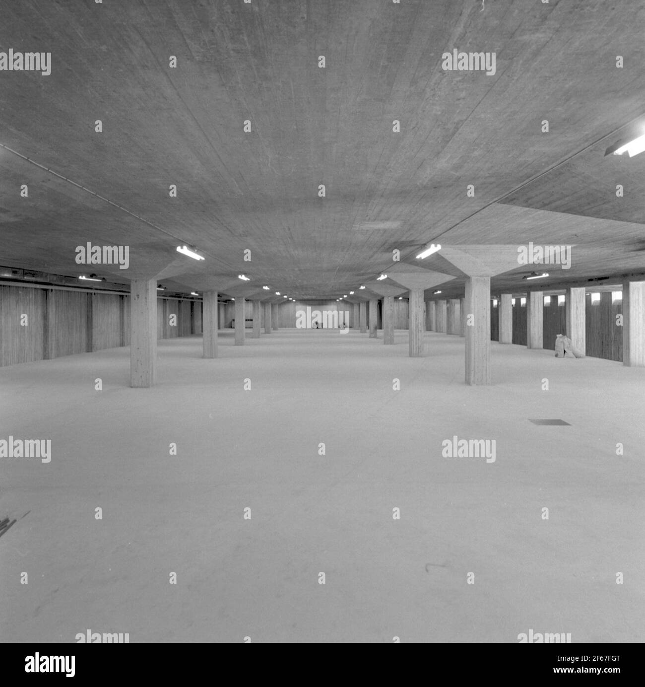 The state's railways, sj. Swedish truck AB, SLAB Magasin in Årsta ...