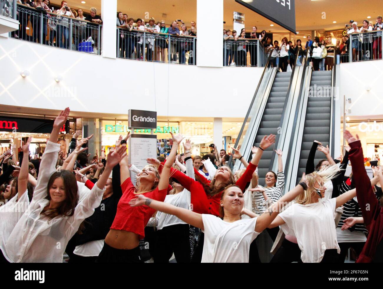 Dancers having a dance performance in a mall Stock Photo - Alamy