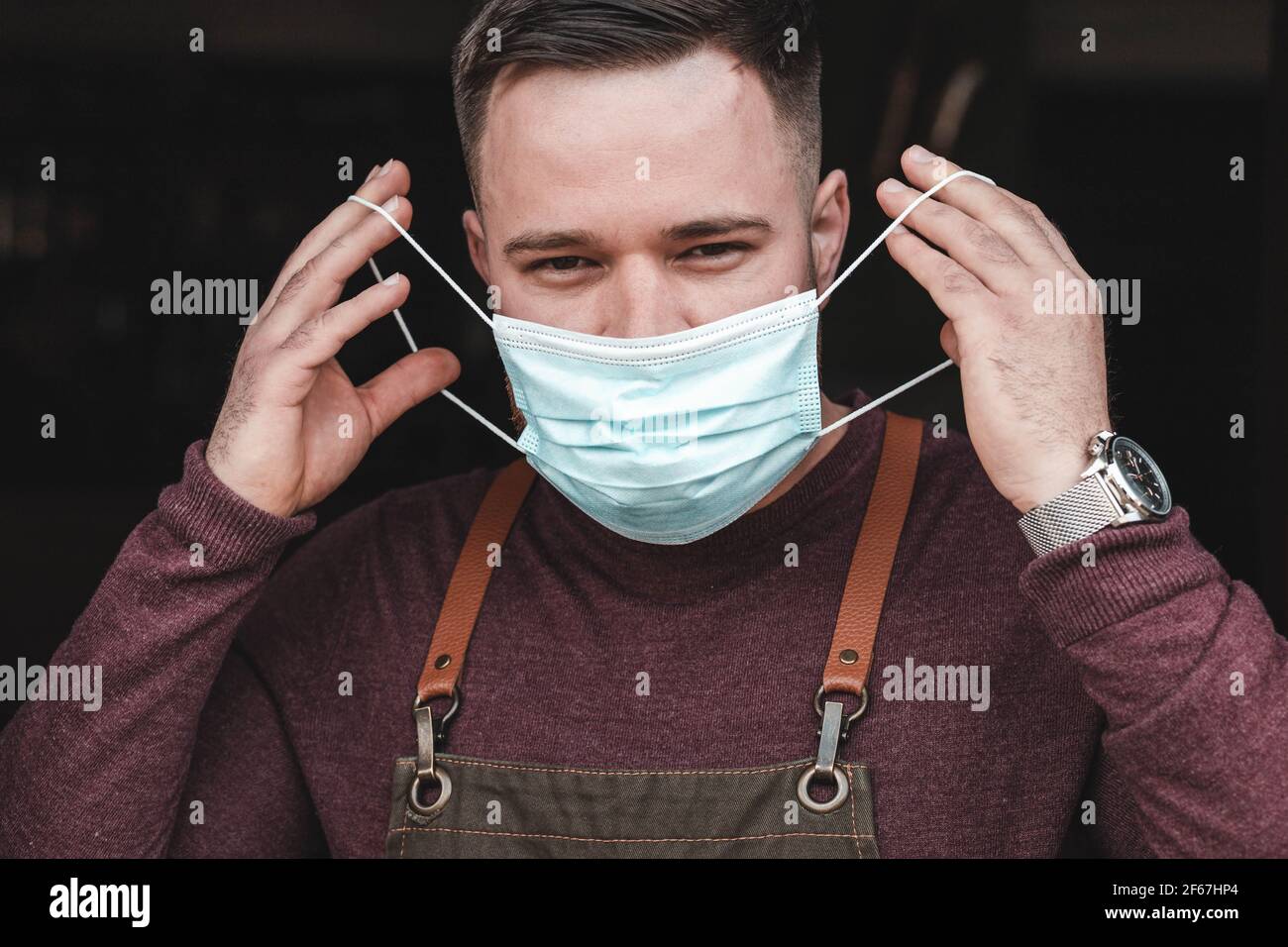 Waiter face mask hi-res stock photography and images - Alamy