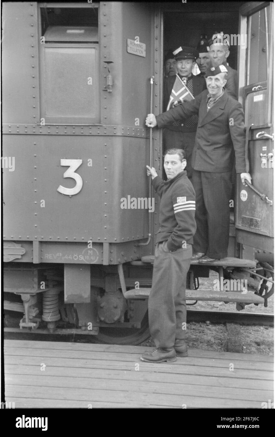 Norwegian prisoners, released from the Nazi detention camp Grini after ...