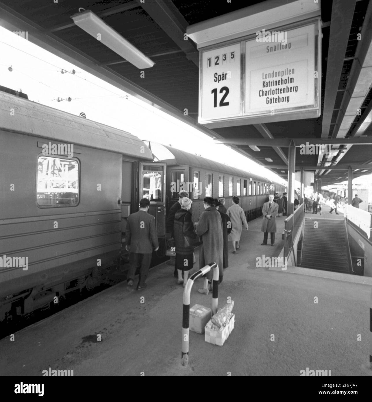 Centralized sign system for platform, central station Stock Photo - Alamy