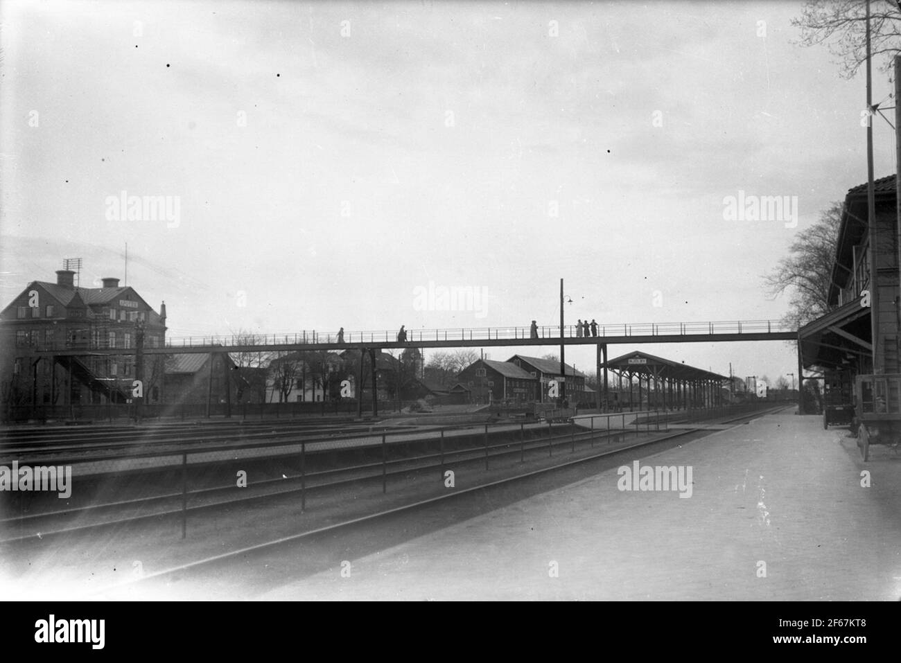 Walkway over the railroad tracks at Mjölby Station Stock Photo - Alamy