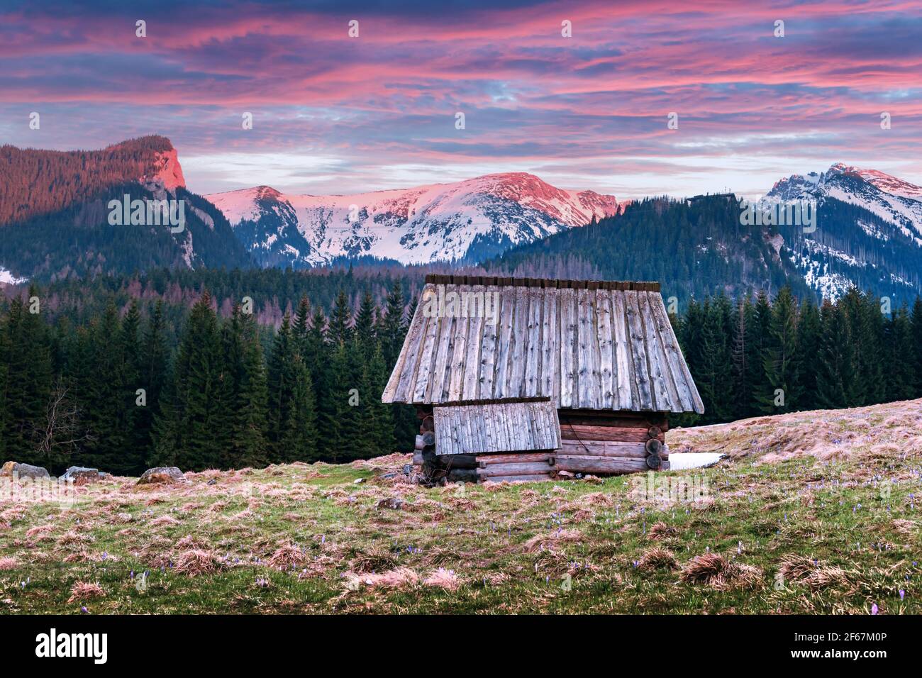 Old cabin hut hi-res stock photography and images - Alamy