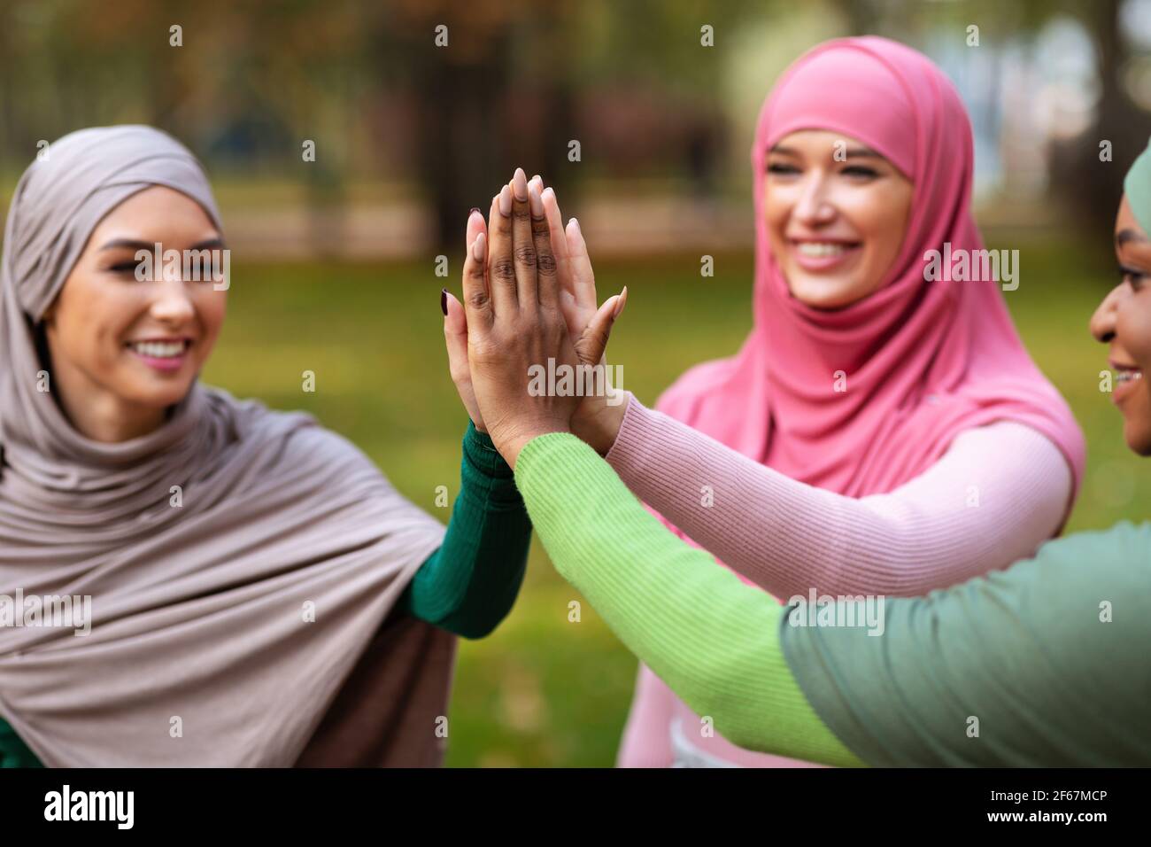Diverse group people high five hi-res stock photography and images - Alamy