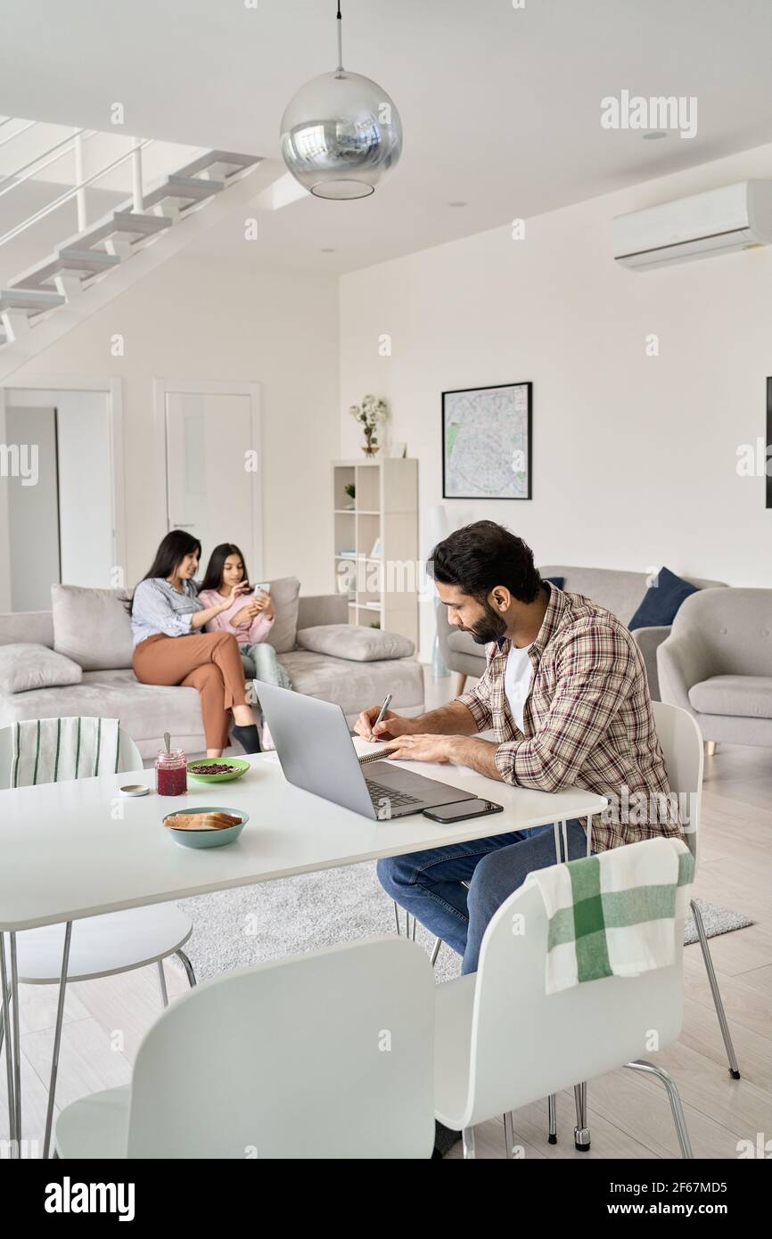 Woman father work office hi-res stock photography and images - Alamy