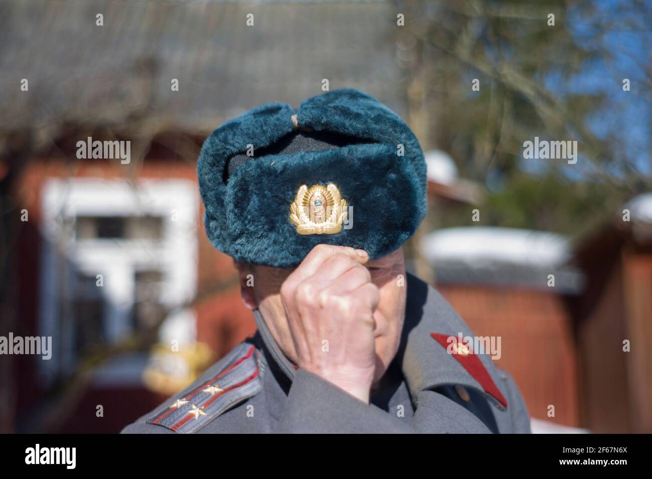 Outdoor portrait of a soviet colonel in winter uniform Stock Photo - Alamy