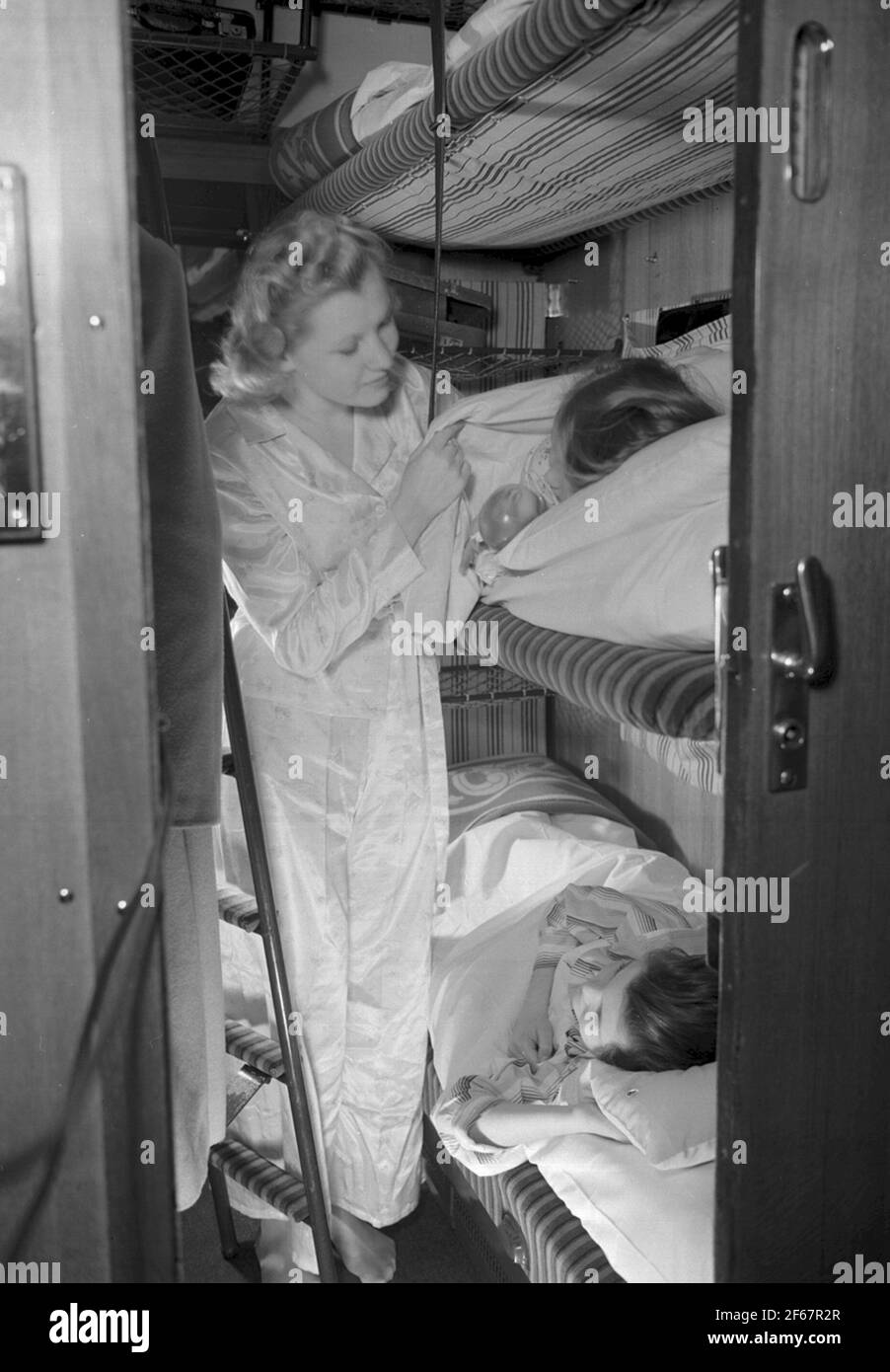 AB02C, 3rd grade sleeper. The woman natives the children Stock Photo ...