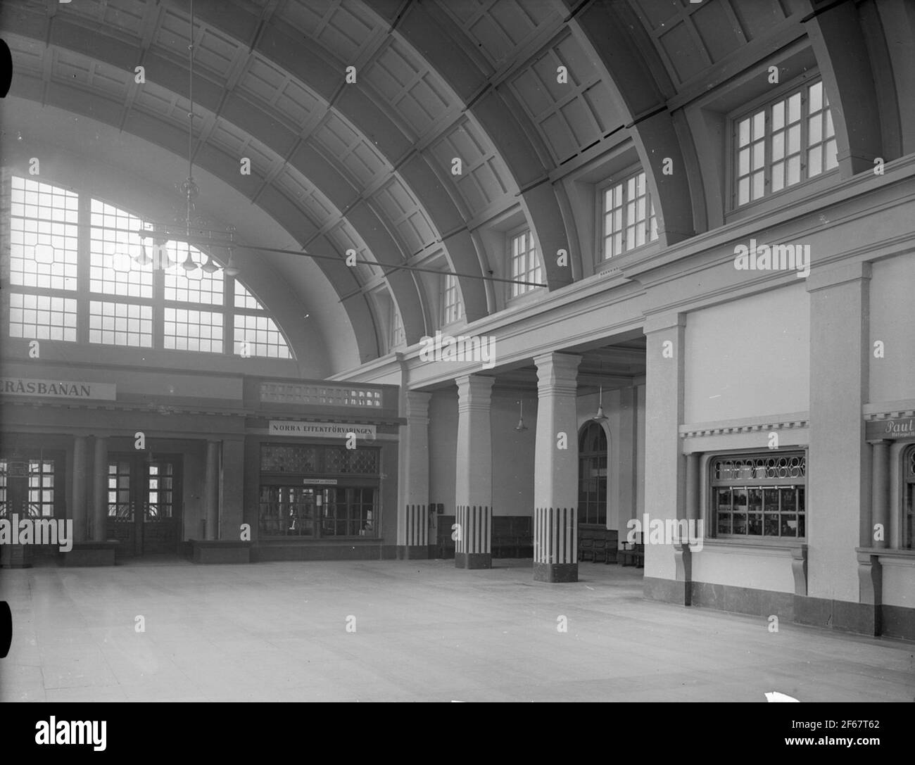 Big hall central station Black and White Stock Photos & Images - Alamy