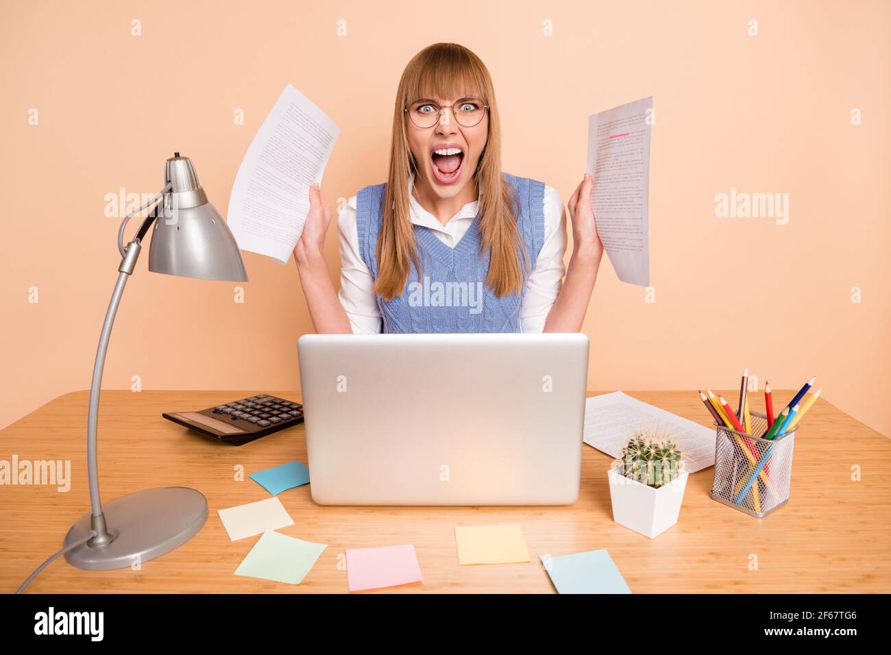 Photo portrait of woman shouting crazy lot of work overwhelmed keeping ...