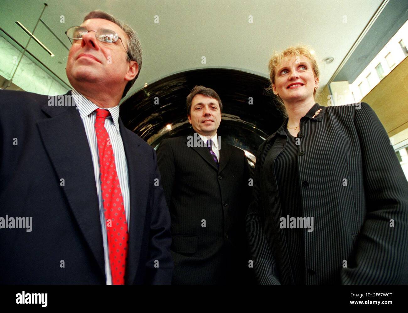 SURFCONTROL LEFT TO RIGHT: ROB BARROW August 2000 EXECUTIVE CHAIRMAN ...