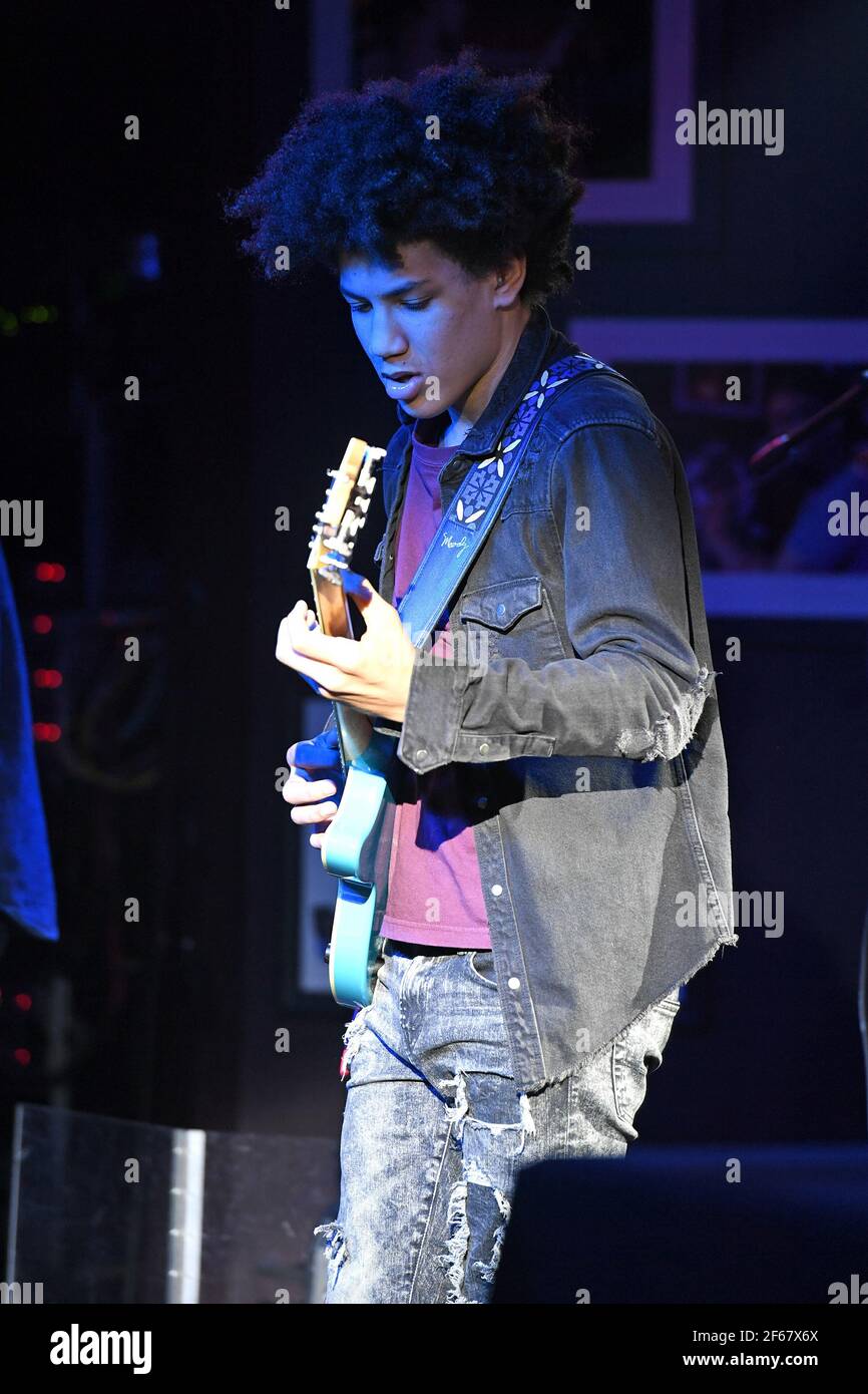 Miami - FL - 20201203 Brandon Taz Niederauer performs at The Funky ...