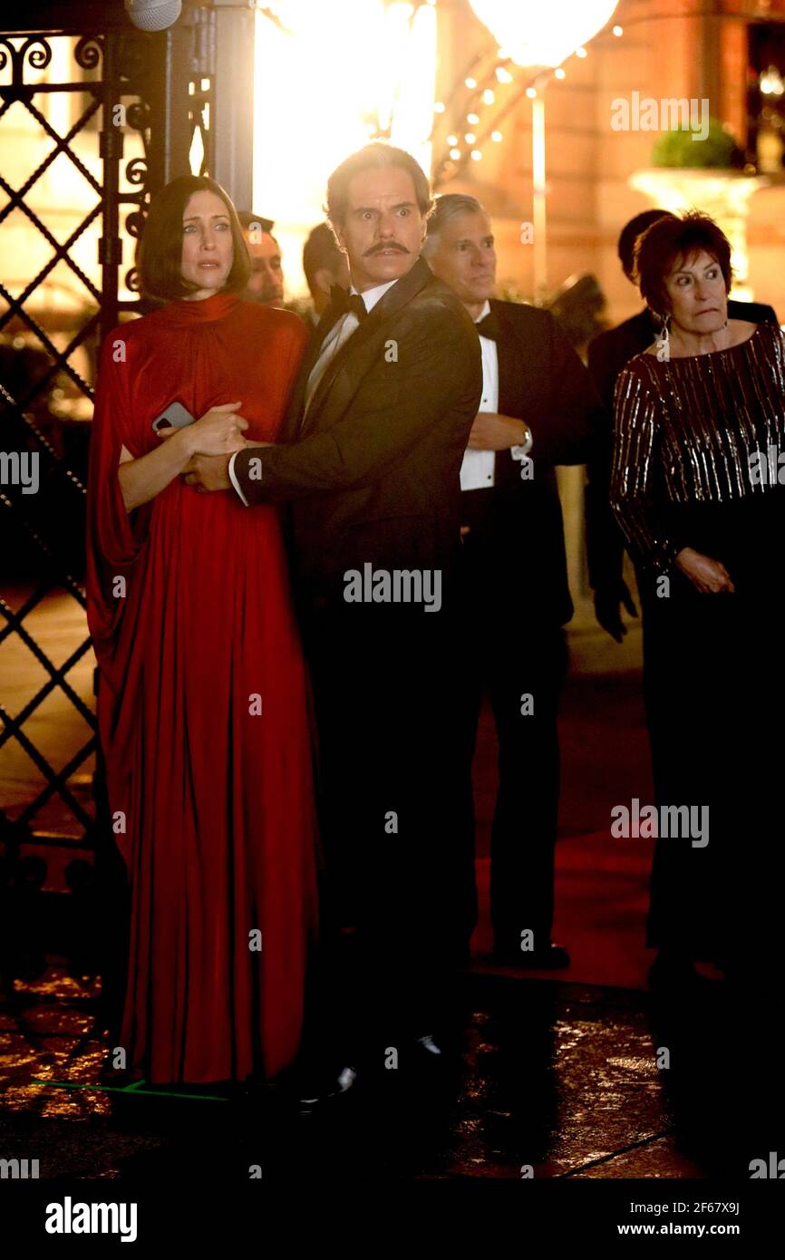 New York - NY - 20201211 Hailee Steinfeld and Vera Farmiga filming ...