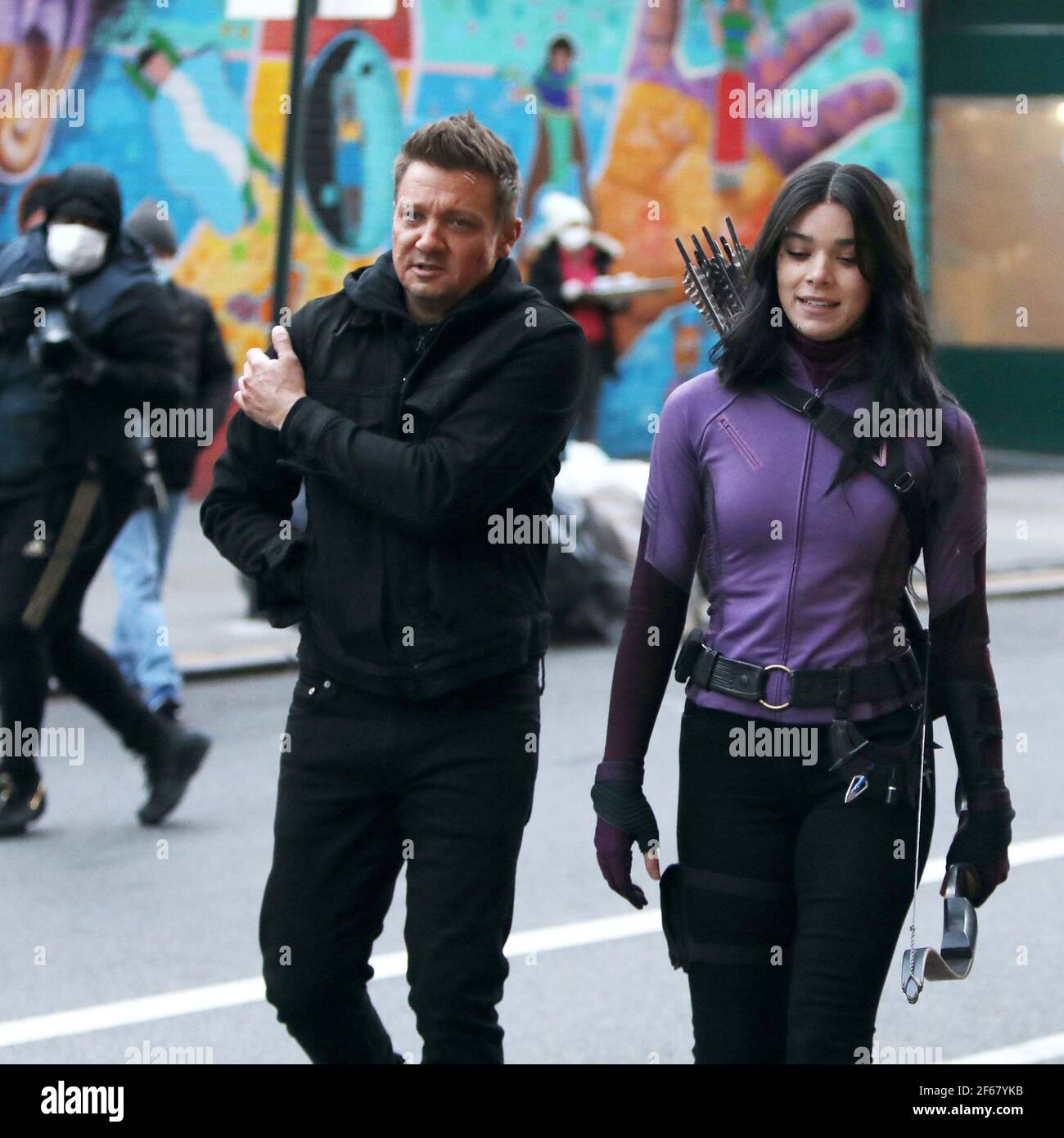 New York - NY - 20201209- Jeremy Renner and Hailee Steinfeld Filming ...