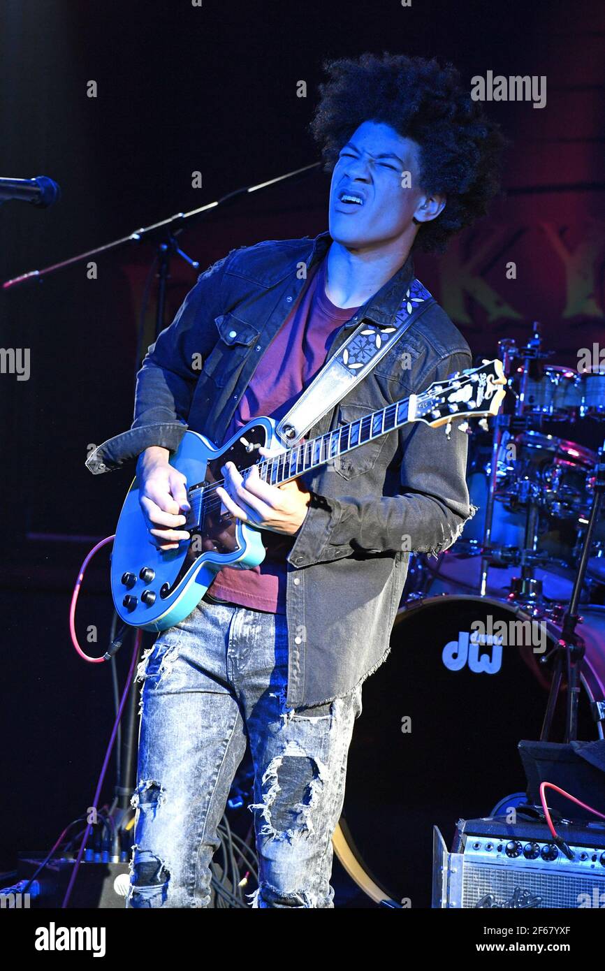 Miami - FL - 20201203 Brandon Taz Niederauer performs at The Funky ...