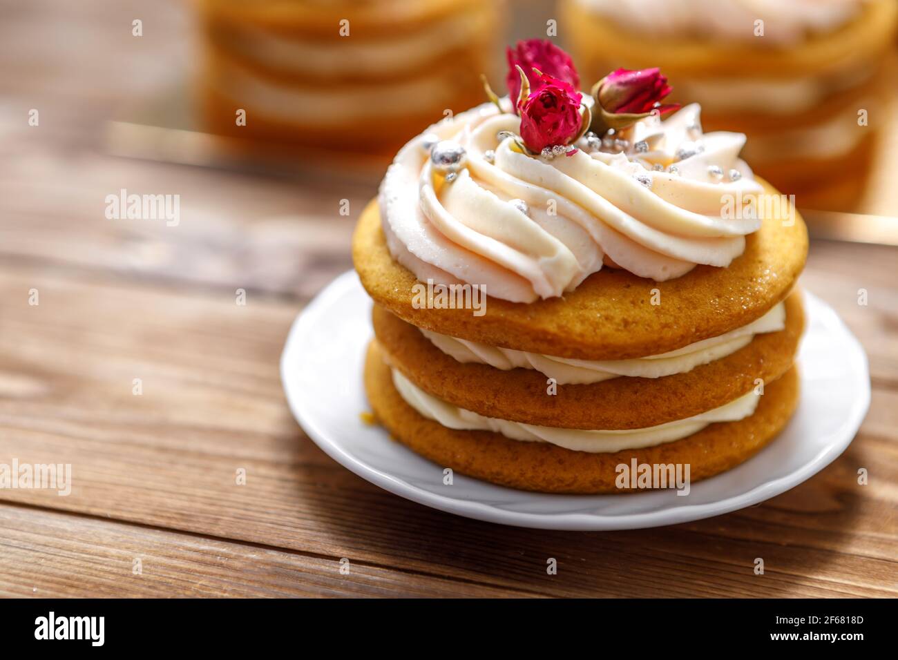 Vanilla sponge cake recipe hi-res stock photography and images - Alamy