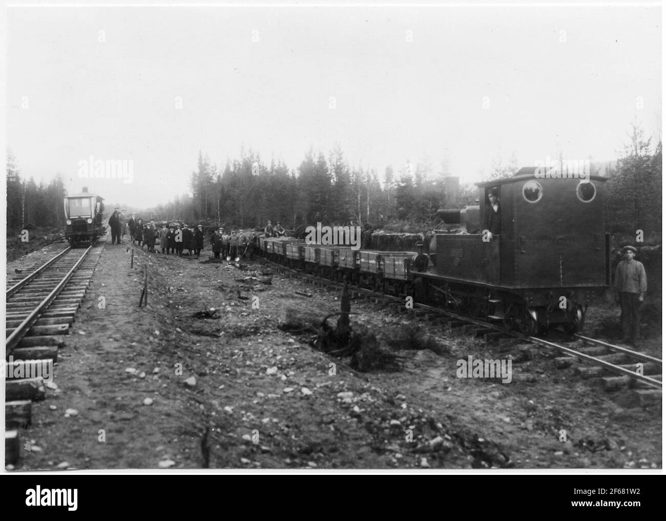 Sävsnäs Railway, Svj Lok 2 "Fredriksberg", SVJ Motor car 1 on the line ...